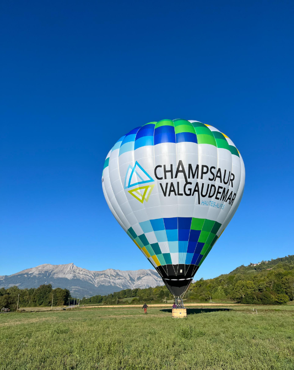 Un nouveau BB30Z dans le ciel des Hautes Alpes - Kubicek Balloons France